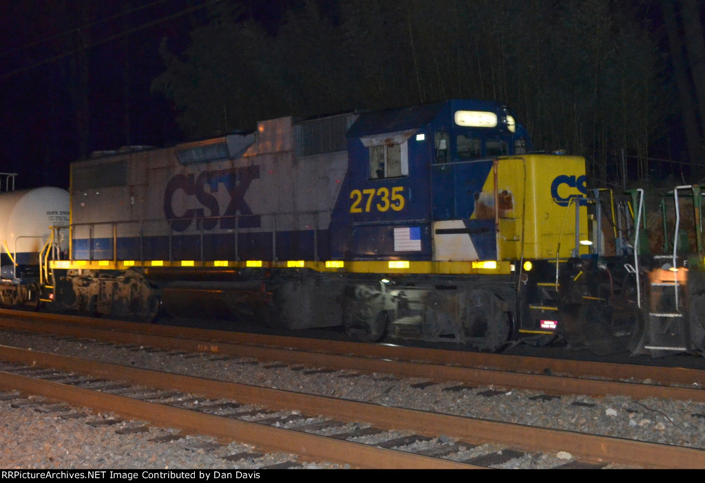CSX GP38-2 2735 trails on Q417-04
